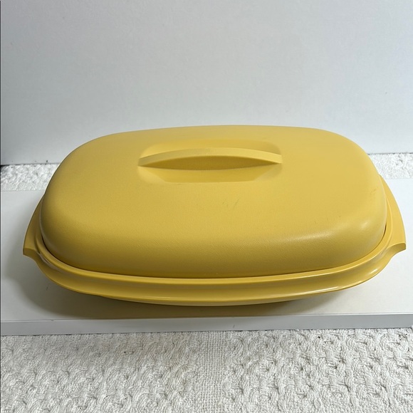 Tupperware | Kitchen | Vintage Tupperware Harvest Gold Microwave ...